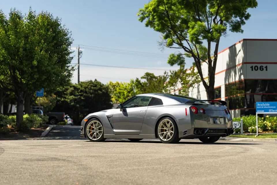 Nissan R35 GT-R Base with 20" VS-5RS Wheels in Motorsport Gold