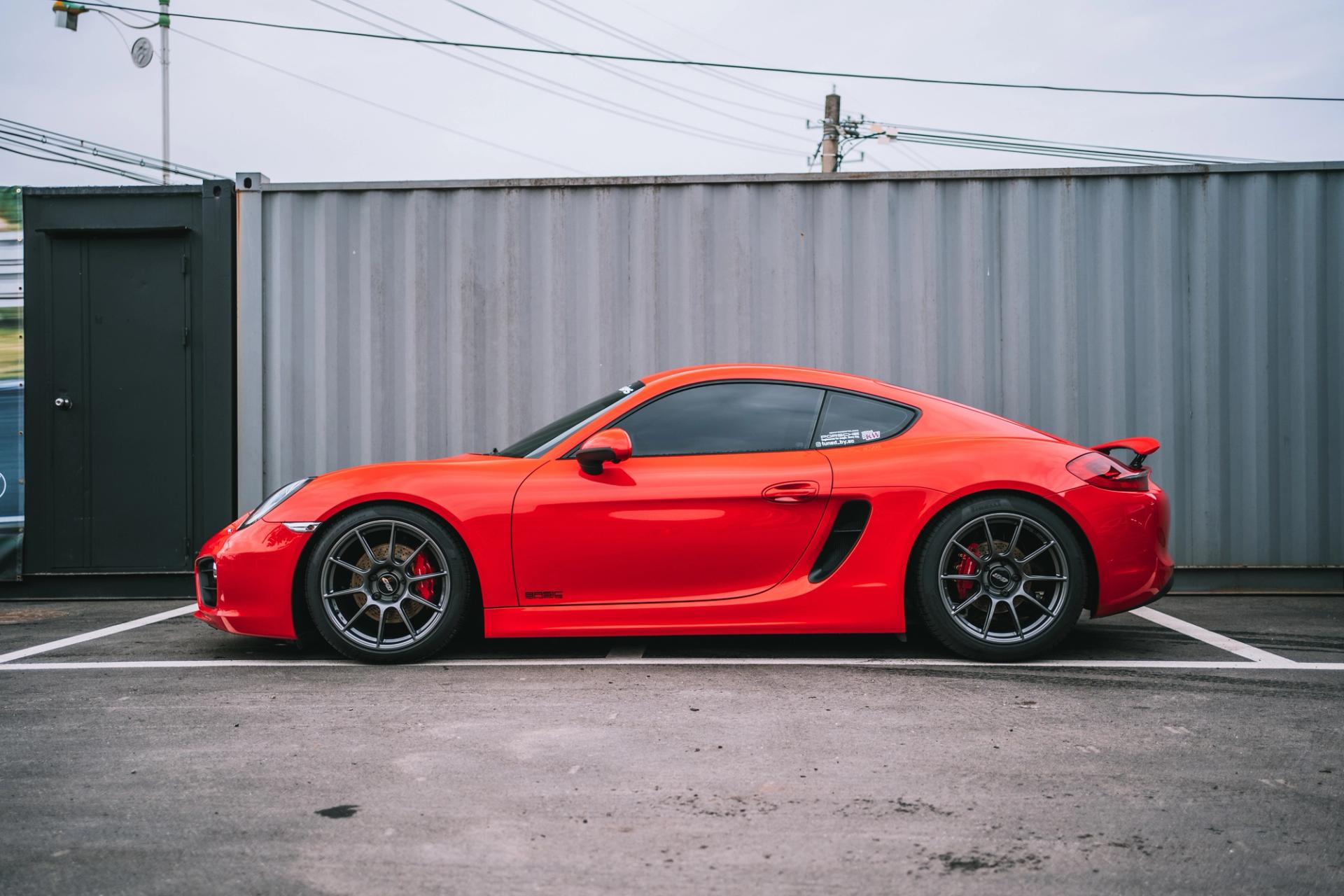 Porsche 981 Cayman S with 19" SM-10 Wheels in Anthracite