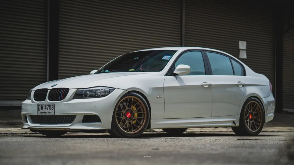BMW E90 LCI Sedan 3 Series with 18" ARC-8 Wheels in Satin Bronze