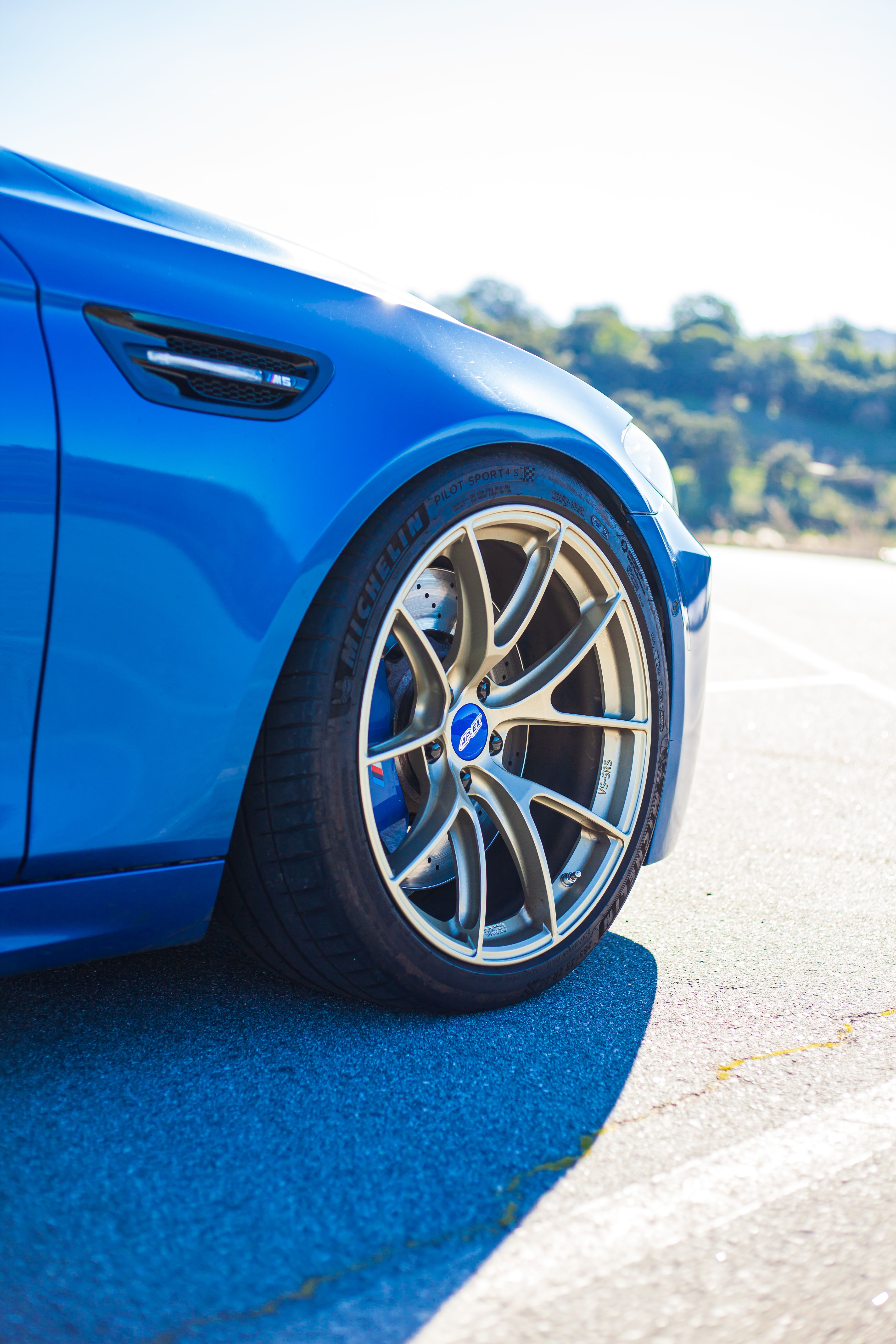 BMW F10 M5 with 20" VS-5RS Wheels in Motorsport Gold