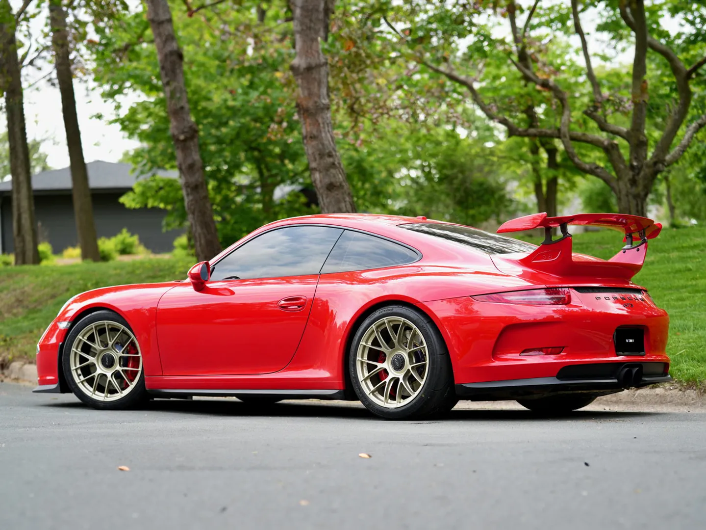 Porsche 911 991.1 GT3 with 19" EC-7RS Wheels in Motorsport Gold