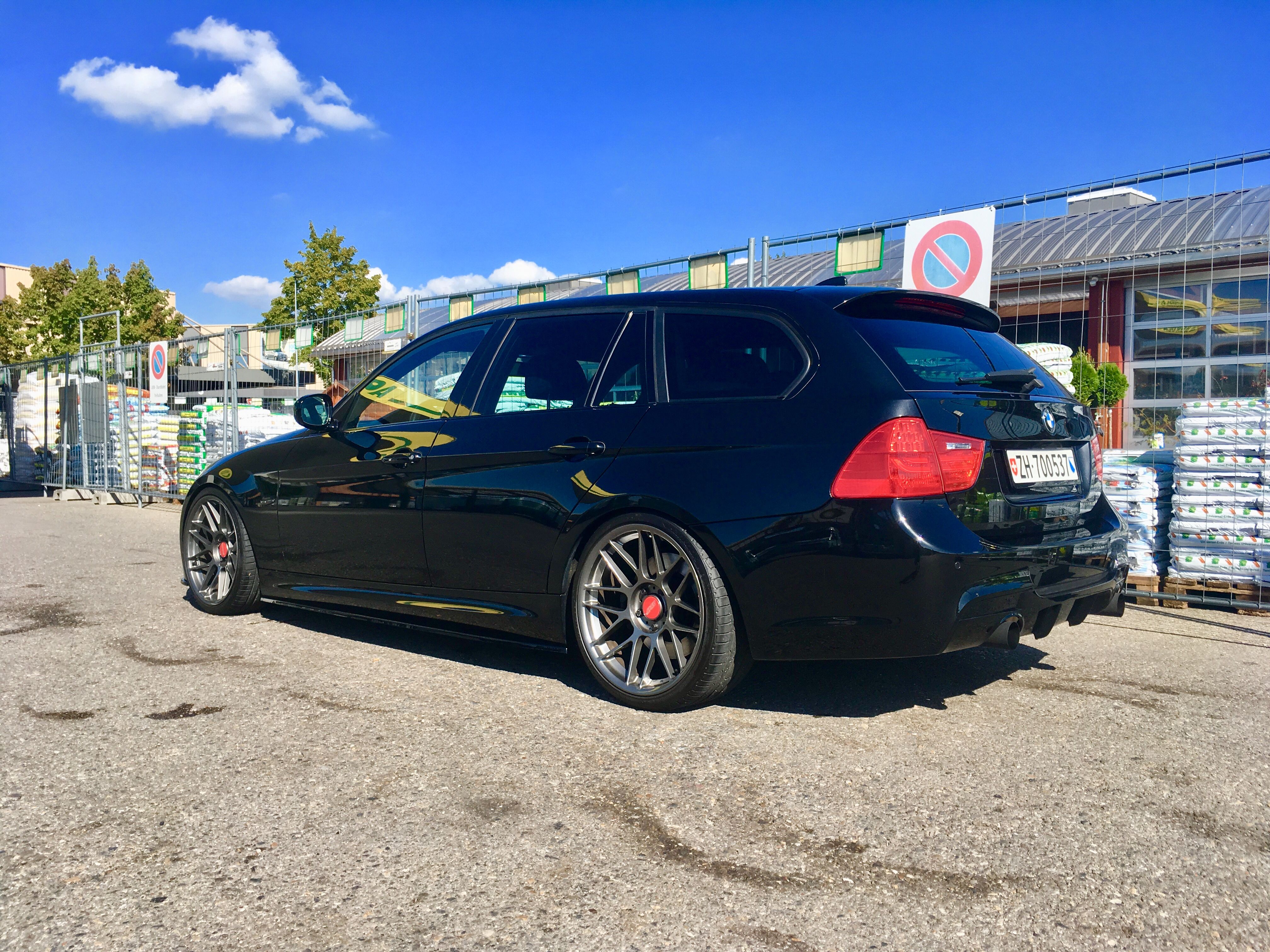 BMW E91 LCI Wagon 3 Series with 19" ARC-8 Wheels in Anthracite