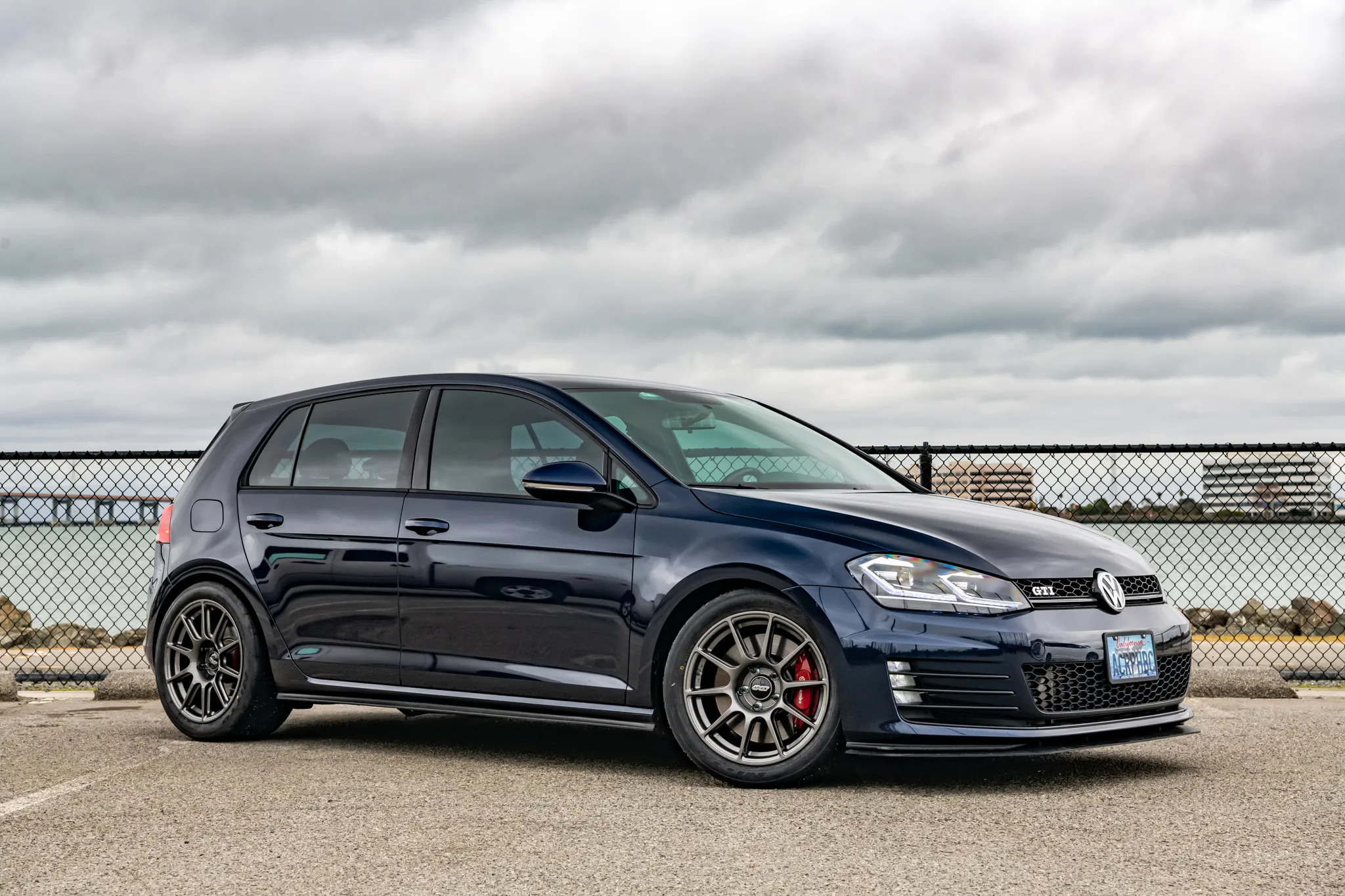 VW MK7 GTI with 17" SM-10 Wheels in Anthracite