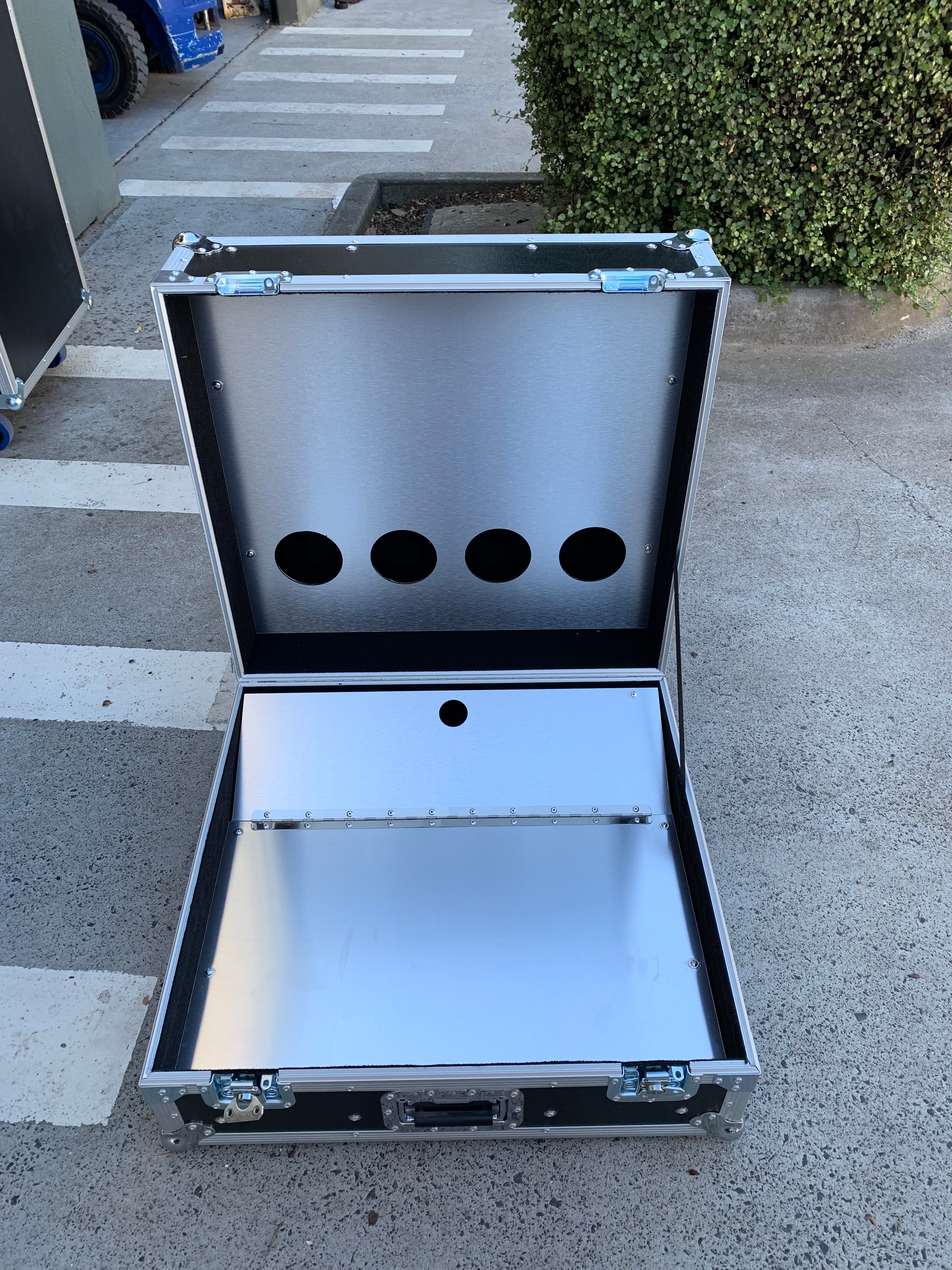 Custom Road Case With Aluminium Composite Panels | Protectapack