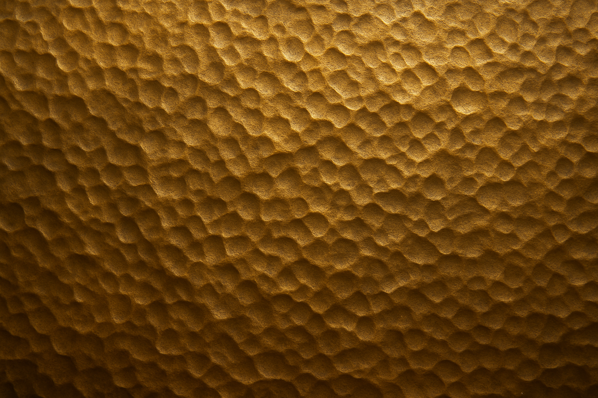 Hammered Textures in Metals, Glass & Ceramics | Artemest