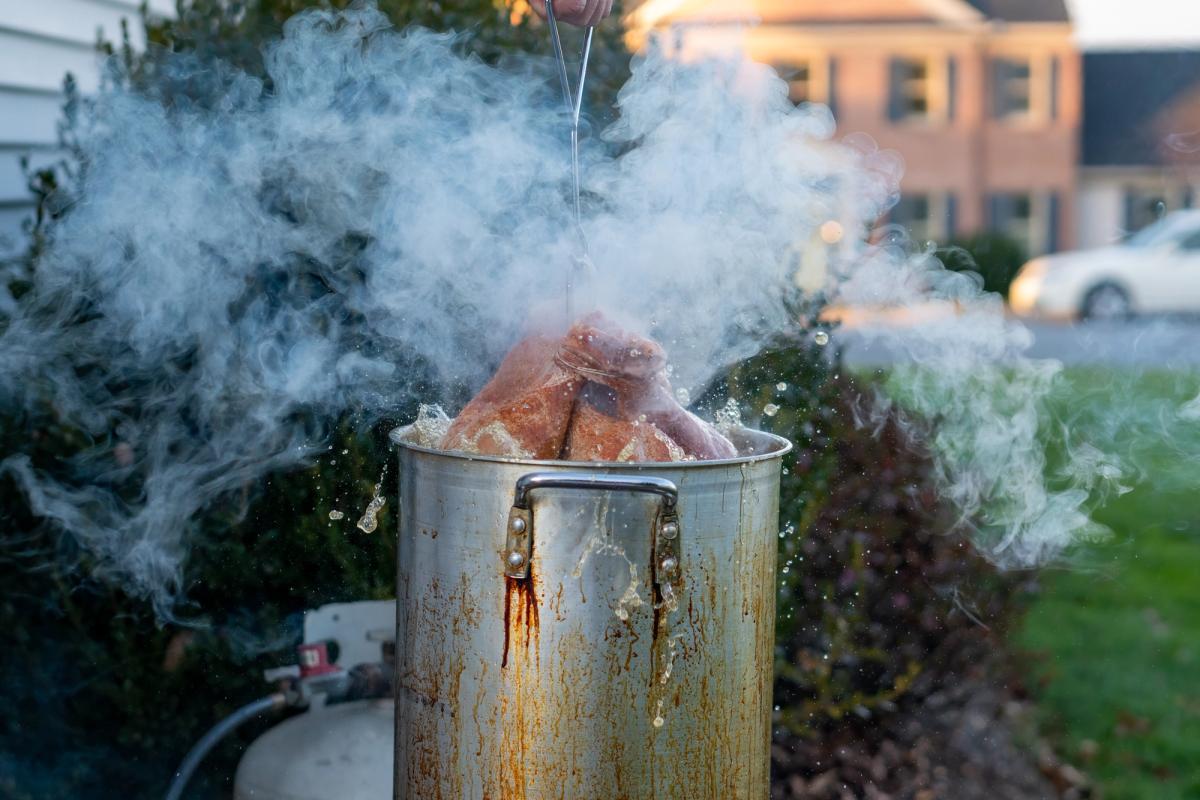 Top 10 Turkey Fryer Safety Tips | Slide Insurance
