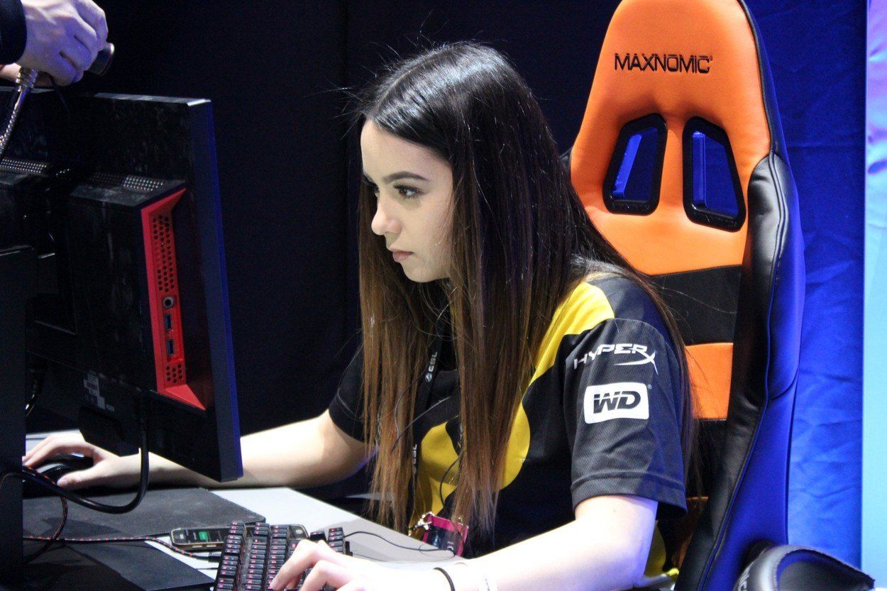 DIG CS:GO Female team featured on urbangirlmag: 'Women who game give a ...