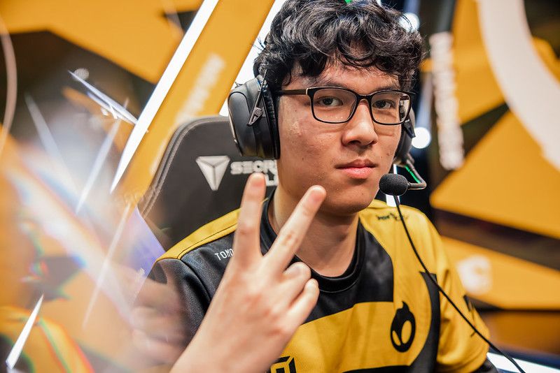 Getting to Know Pro League of Legends Player Tomo | Dignitas