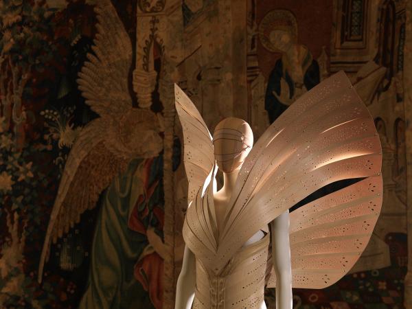 Alexander McQueen's extreme fashion - The Metropolitan Museum of Art