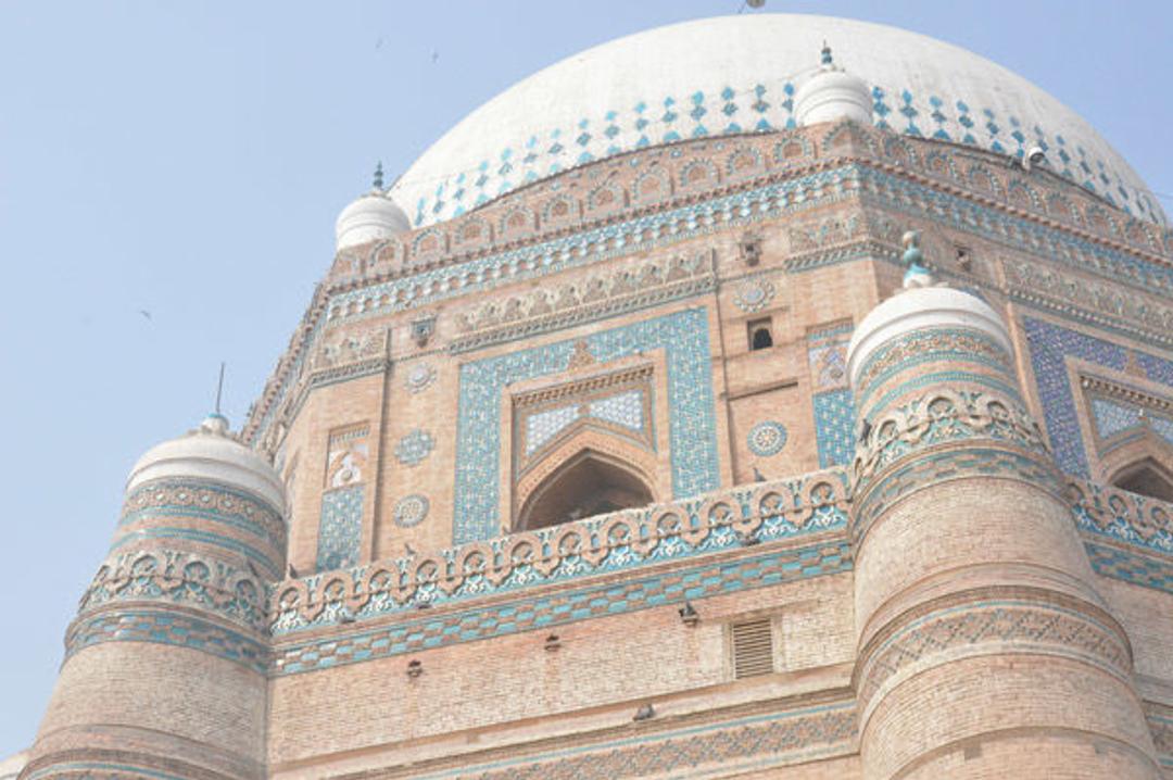 Using Color to Link Cultures: An Eighteenth-Century Islamic Tile in ...