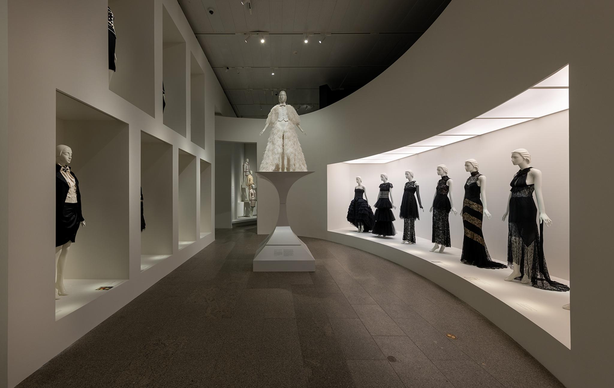 Karl Lagerfeld: A Line of Beauty - The Metropolitan Museum of Art