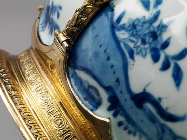 How this English porcelain bottle mount embraces China with antiquity ...