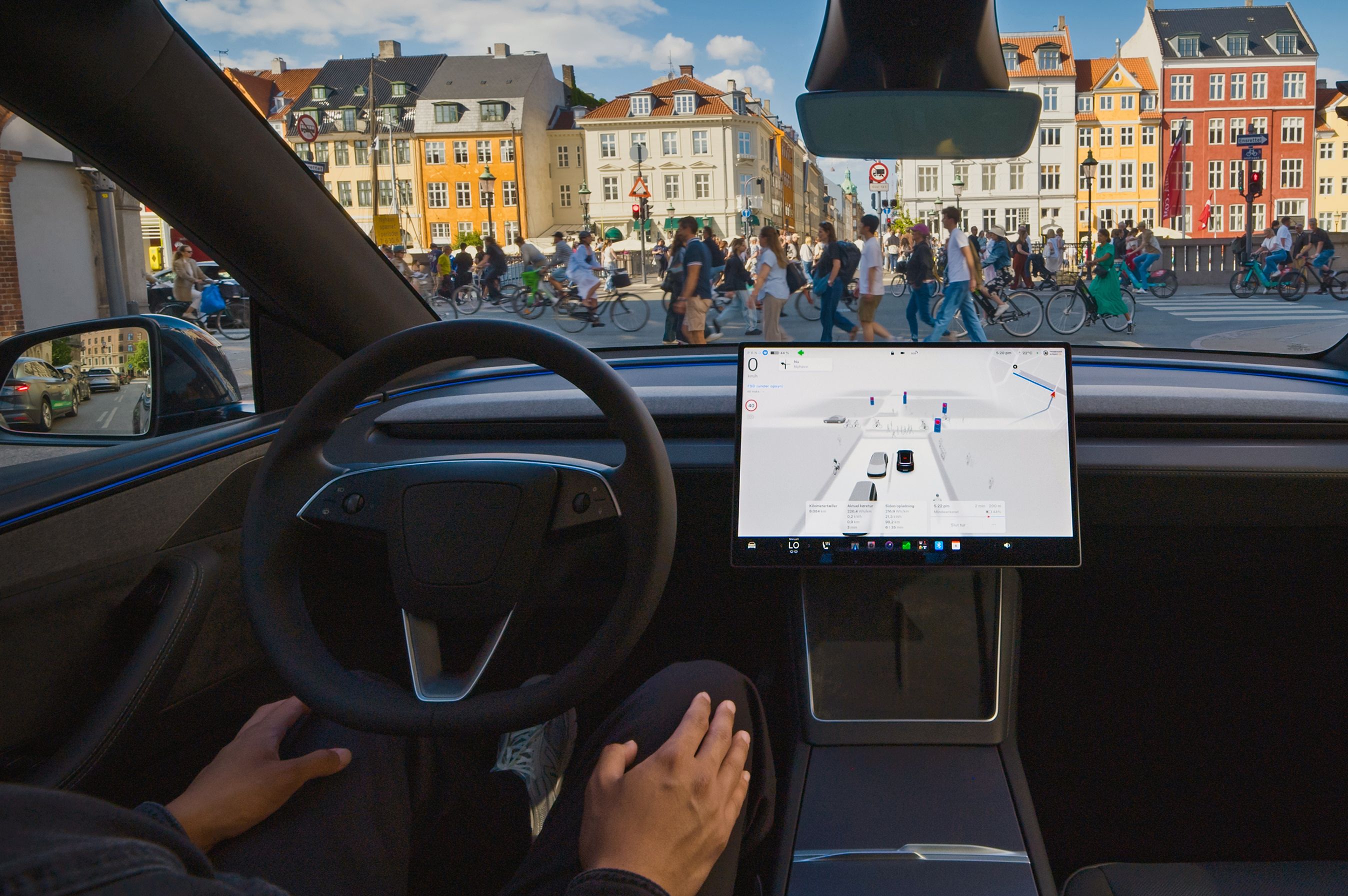 Tesla får godkendt FSD - danske ejere må slippe rattet | FDM
