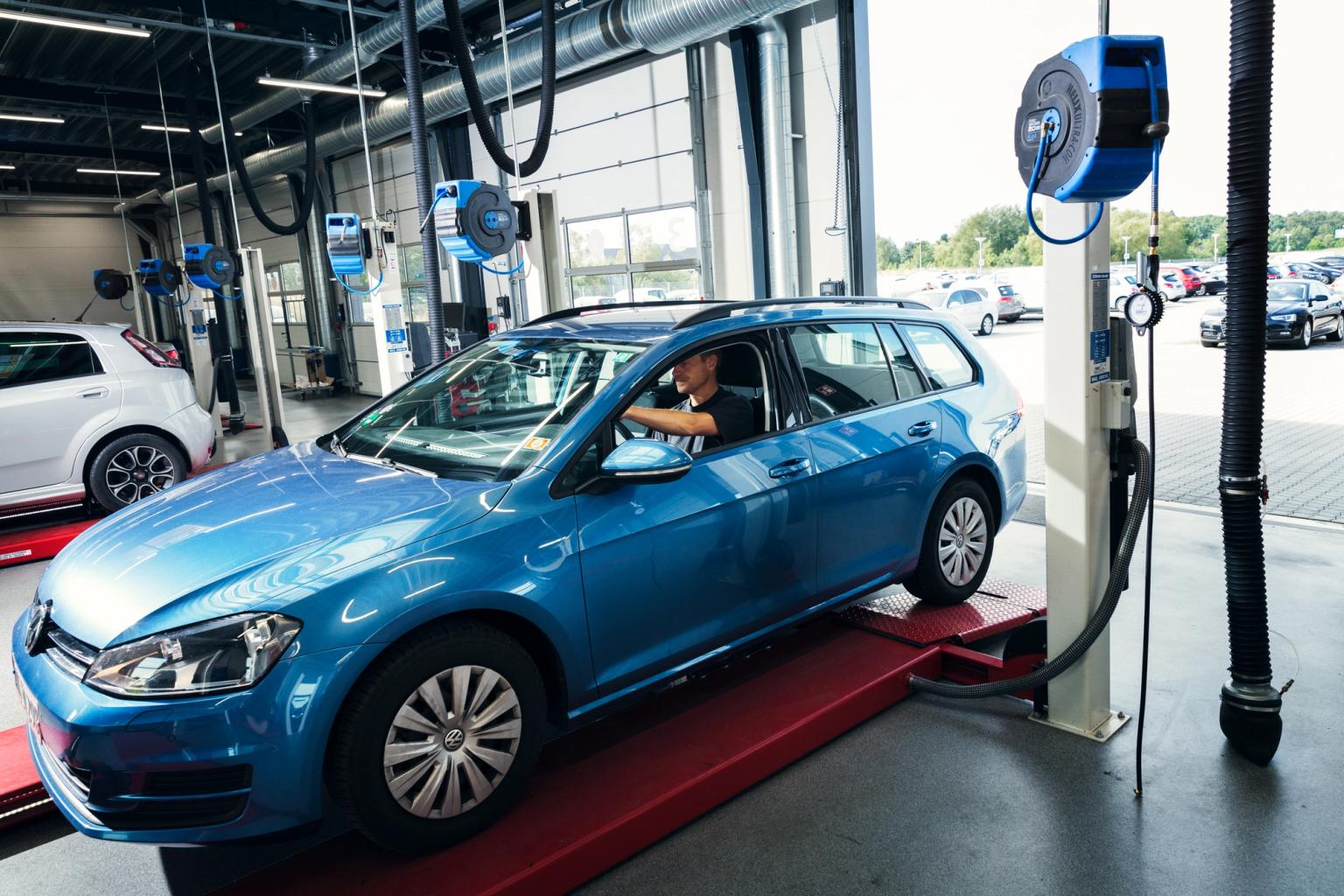 Bilsyn og biltest i Odense – Book tid hos FDM i Odense | FDM