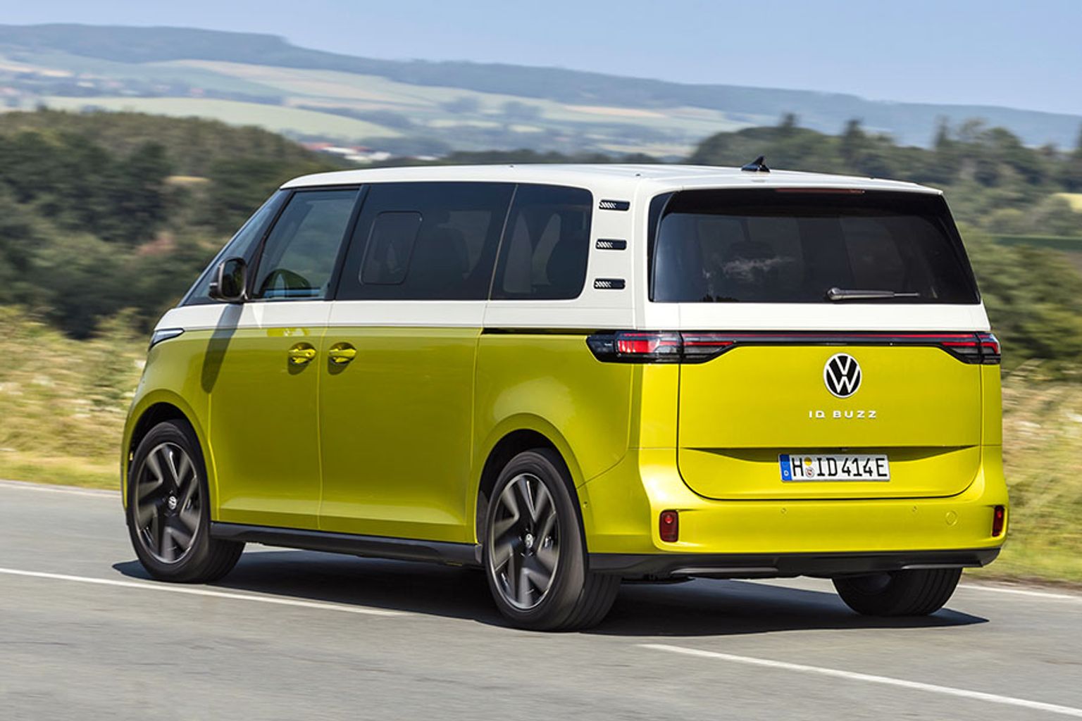 VW ID. Buzz bliver længere og billigere. Læs om nyheden nu | FDM