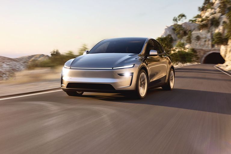 Se dansk pris for 2025 udgaven af Tesla Model Y | FDM