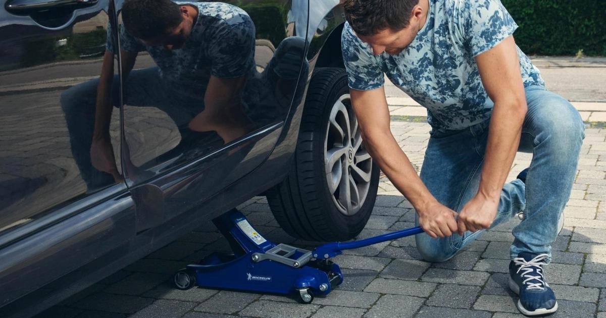 Sådan lapper du dækket på bilen ved punktering | FDM