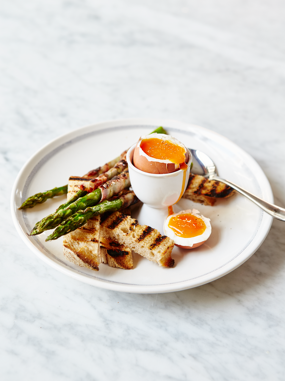 Boiled eggs asparagus soldiers