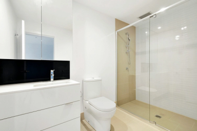 Safe & Accessible Bathroom Ideas for People with Low Vision