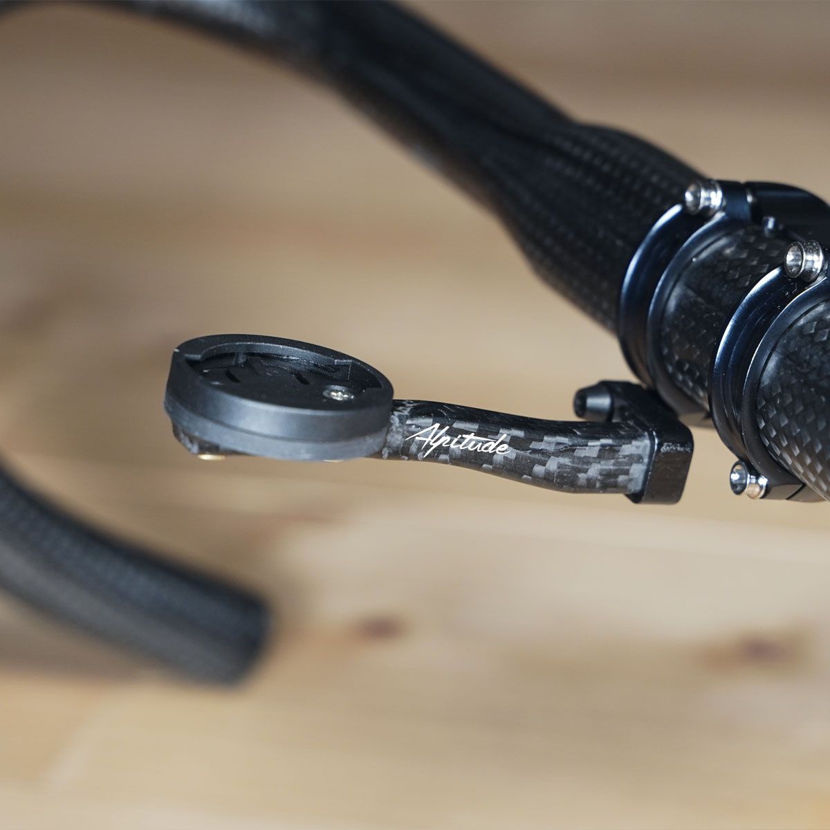 Stelvio Carbon out-front mount Extralite HyperStem