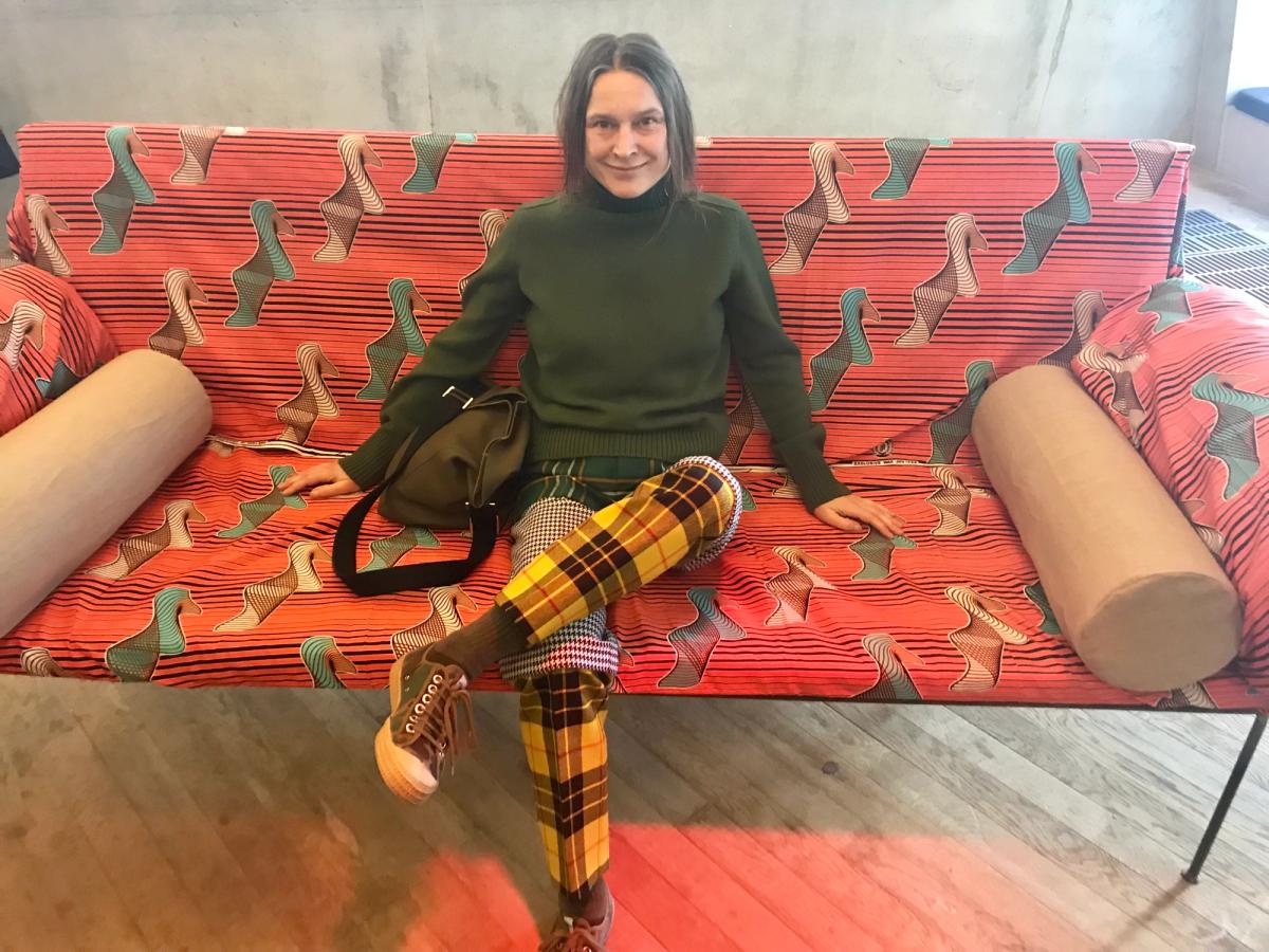 Sarah Lucas puts egg, cement and breezeblocks on the face of Tate ...