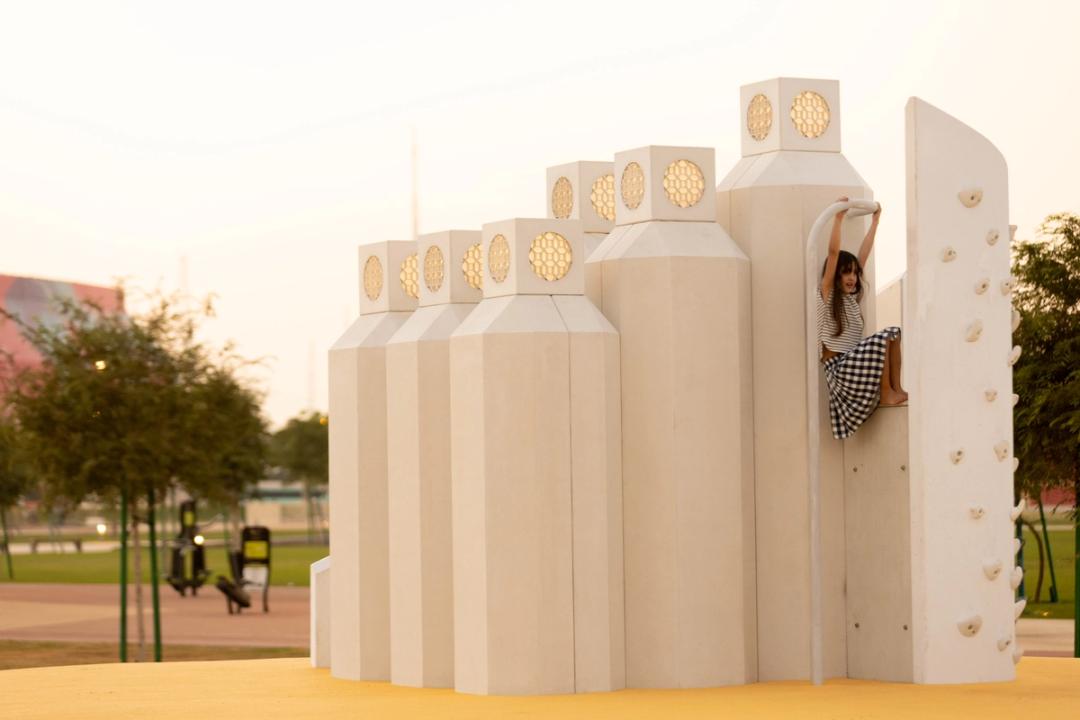 A giant inflatable Koons, a desert mirror illusion and a giant football ...