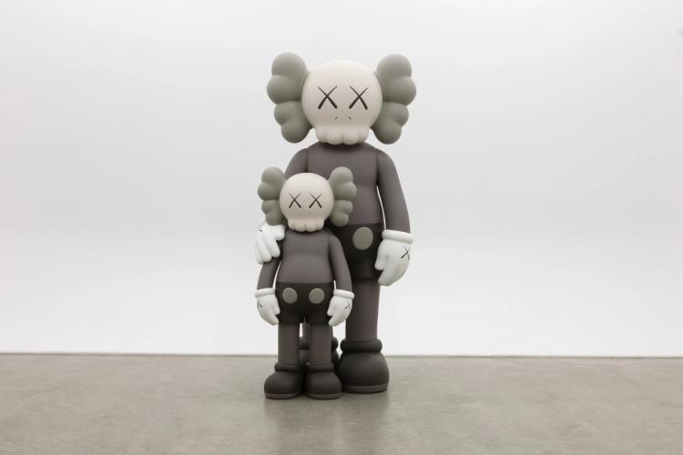 KAWS célèbre: street artist's first survey—and huge inflatable—make ...