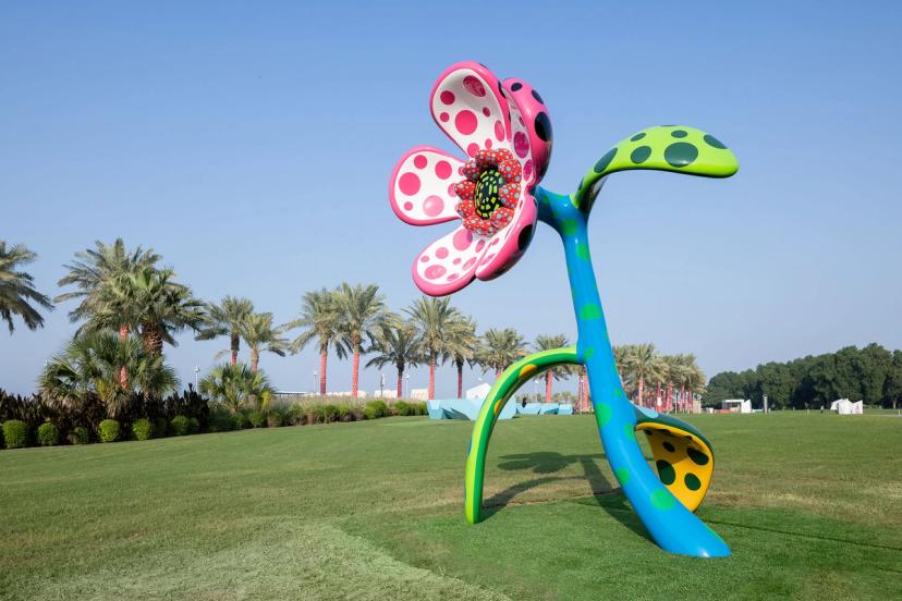 A giant inflatable Koons, a desert mirror illusion and a giant football ...