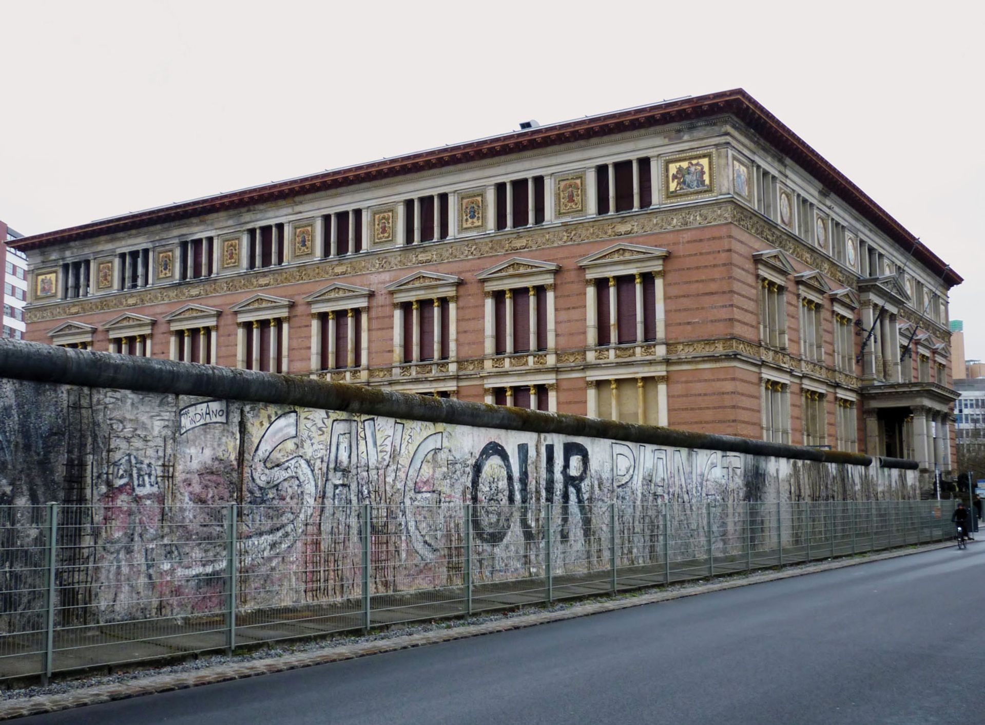 Martin-Gropius-Bau show to mark 30 years since fall of the Berlin Wall