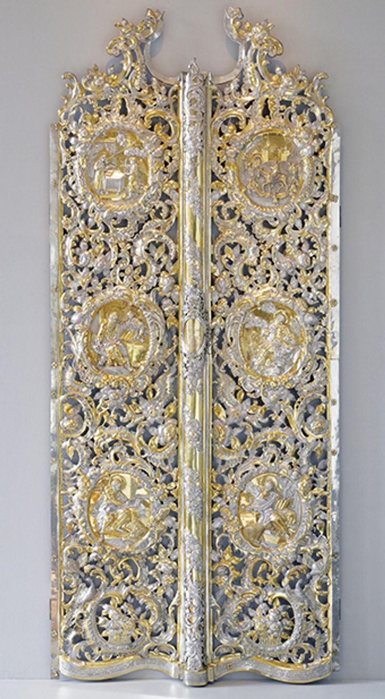 Who owned these Jewish-owned treasures? V&A seeks clues from public