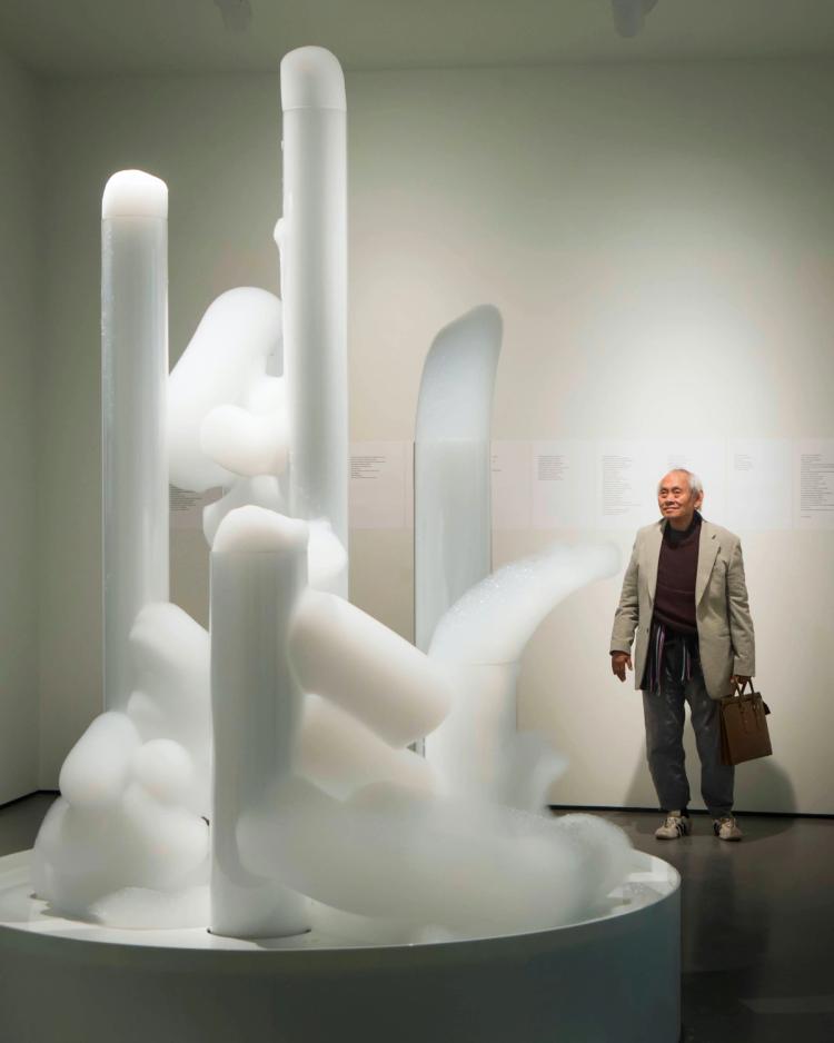 Artist David Medalla—the kinetic art pioneer known for his Cloud ...