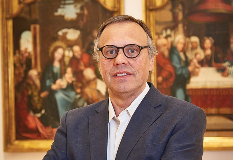 Investigation by Portuguese newspaper reveals grappling between ...