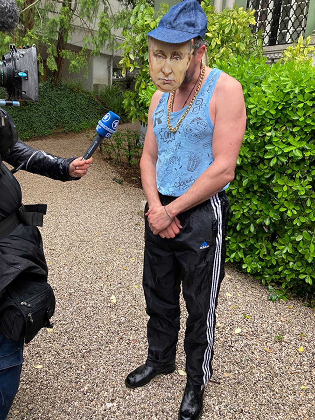 Ukrainian actor performs with Putin mask on his crotch outside the ...