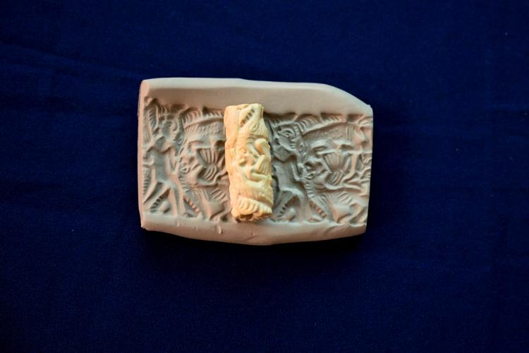 US officials return antiquities looted from Iraq Museum in 2003