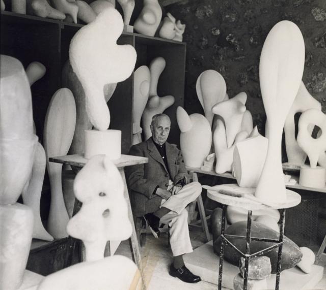 Hans Arp’s estate gifts 220 sculptures to ten museums around the world