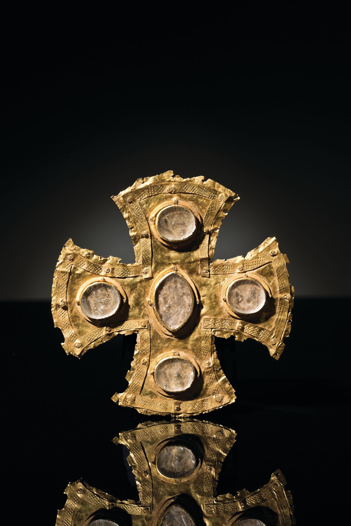 Object Lessons: from a pair of Medieval mourners to a pope’s gold cross