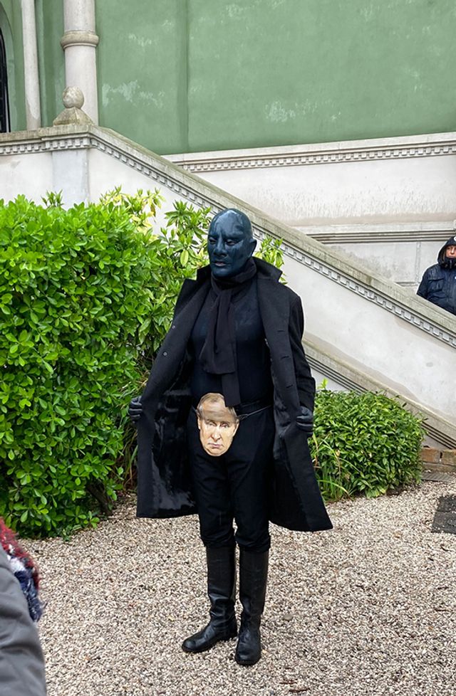 Ukrainian actor performs with Putin mask on his crotch outside the ...