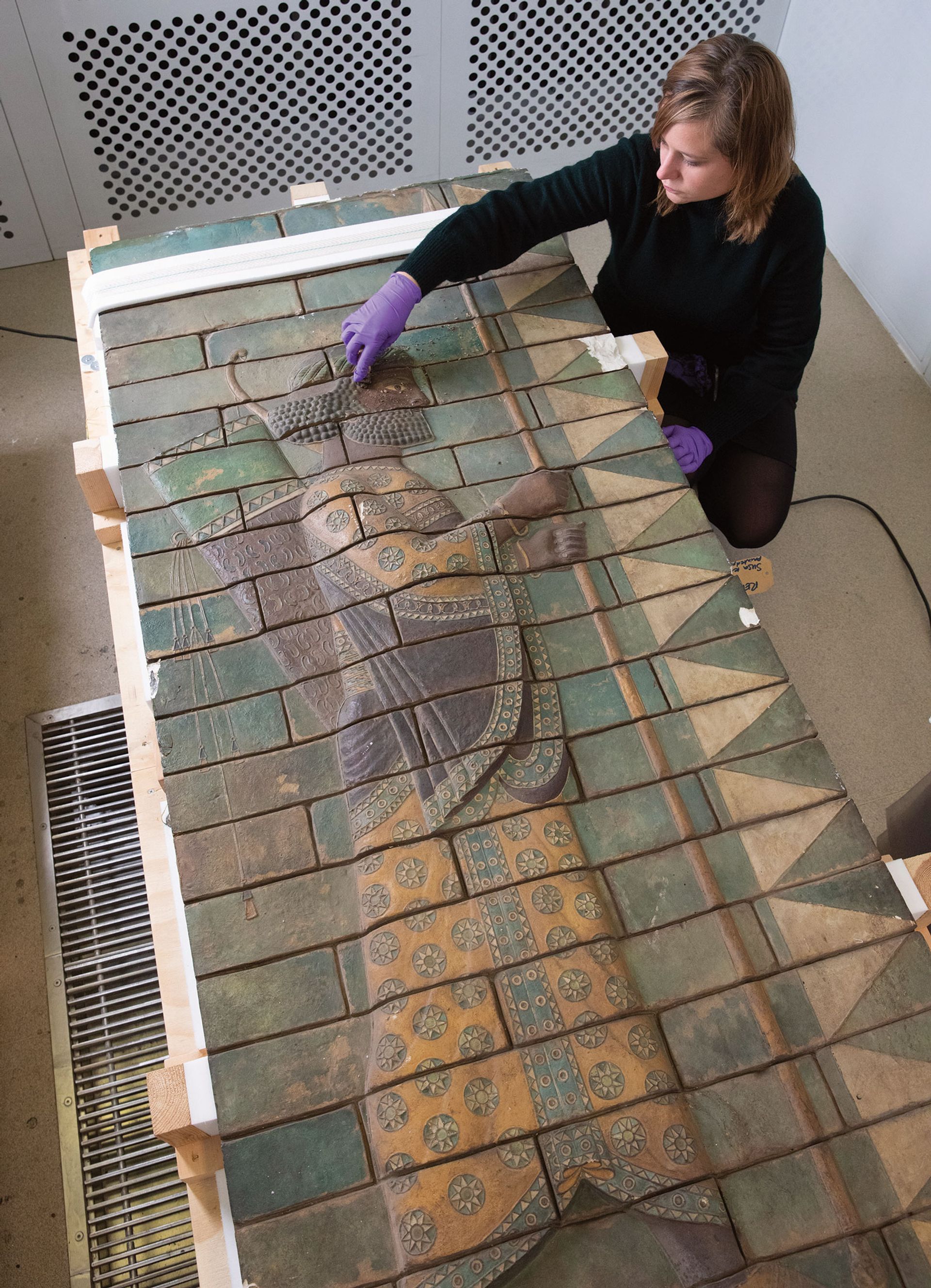 V&A restores casts of warriors that adorned ancient Iranian palace for ...