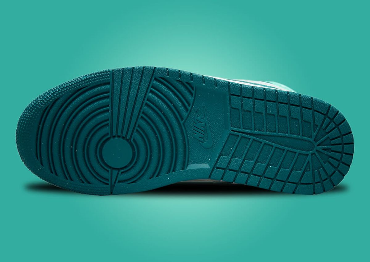 The Air Jordan 1 Mid SE Bleached Turquoise Sky J Teal Keeps Things Cool