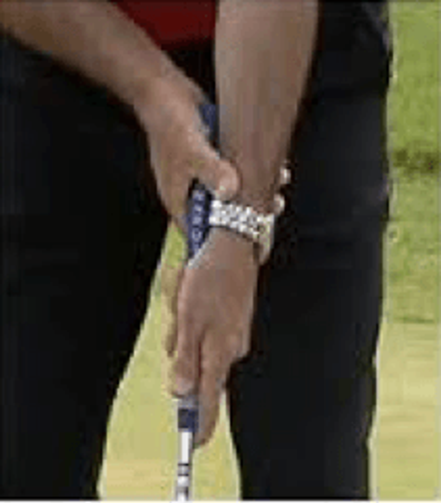 Putting Grip Styles: Alternative Methods for Struggling Golfers ...