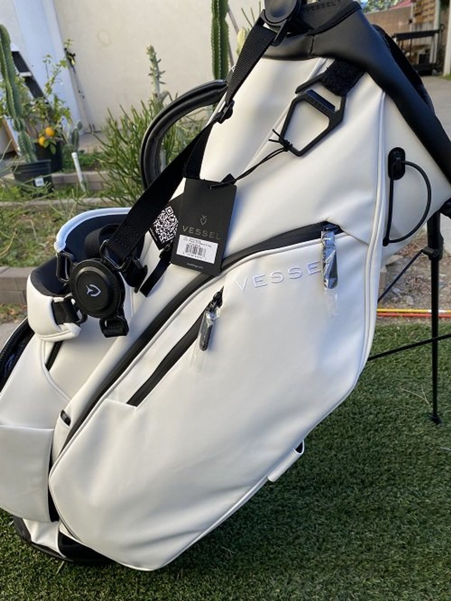Vessel Player III Stand Bag Review: How Much Is a Premium Golf Bag ...