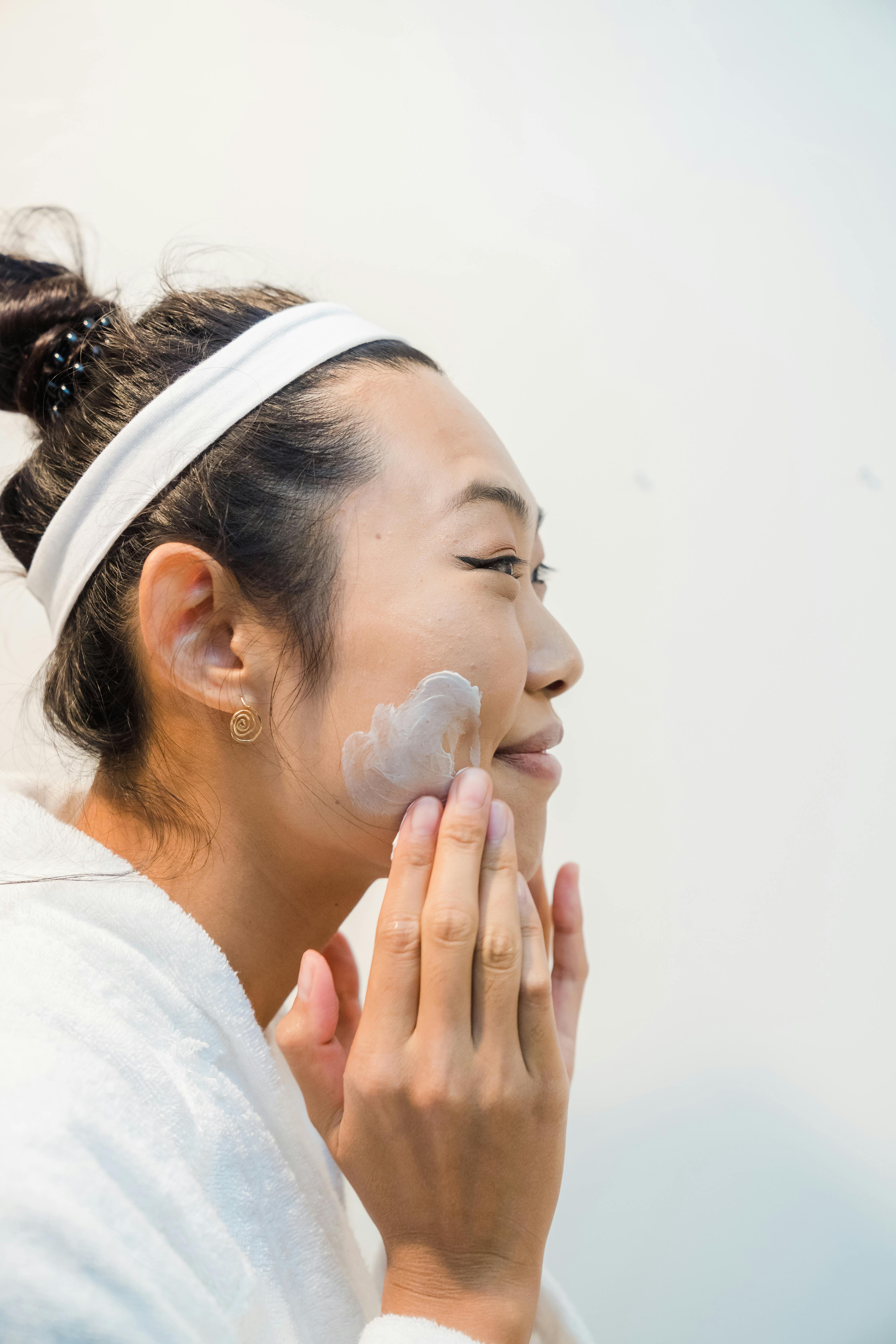 How to Build a Basic Skin Care Routine for Beginners - Glownote