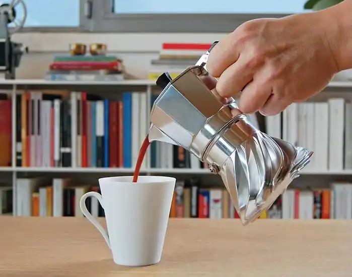 TURBO MOKA MAKES COFFEE IN UNDER TWO MINUTES