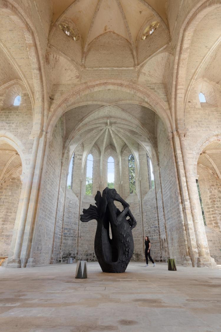 Johan Creten et les mystères de la céramique à l’abbaye de Beaulieu-en ...