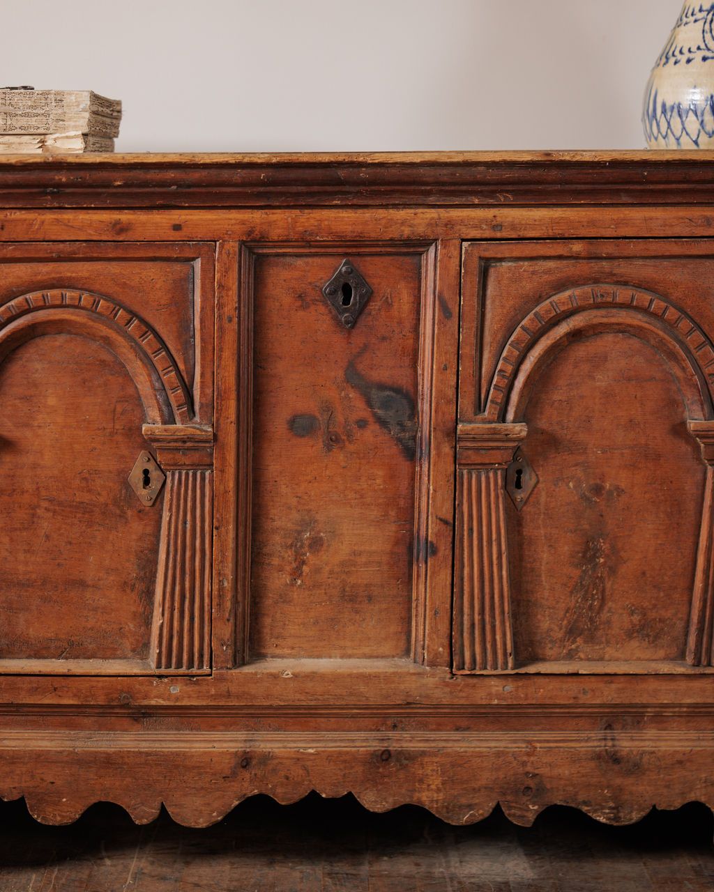 18th c. Sideboard — Sylvie