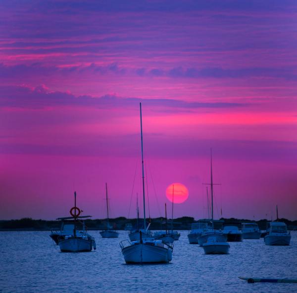 Boat Sunset wallpaper mural 100% PVC-free and non-toxic