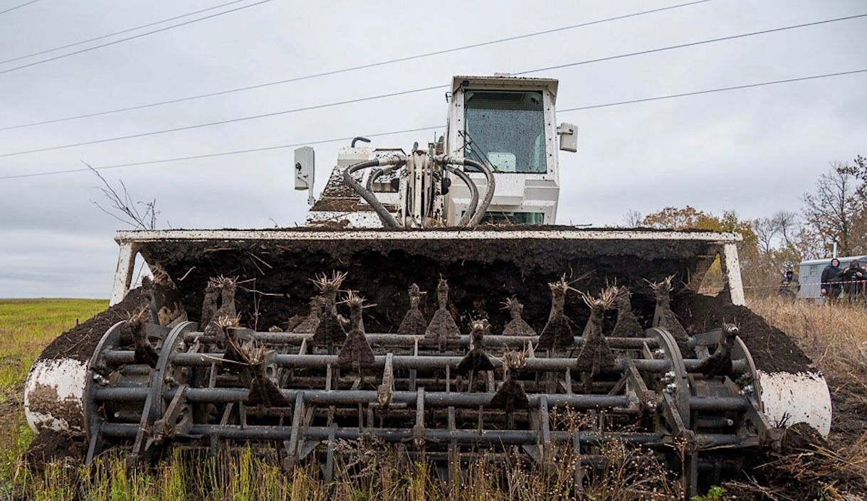 Машина для розмінування Armtrac 400 в Україні - FREEWAYUA