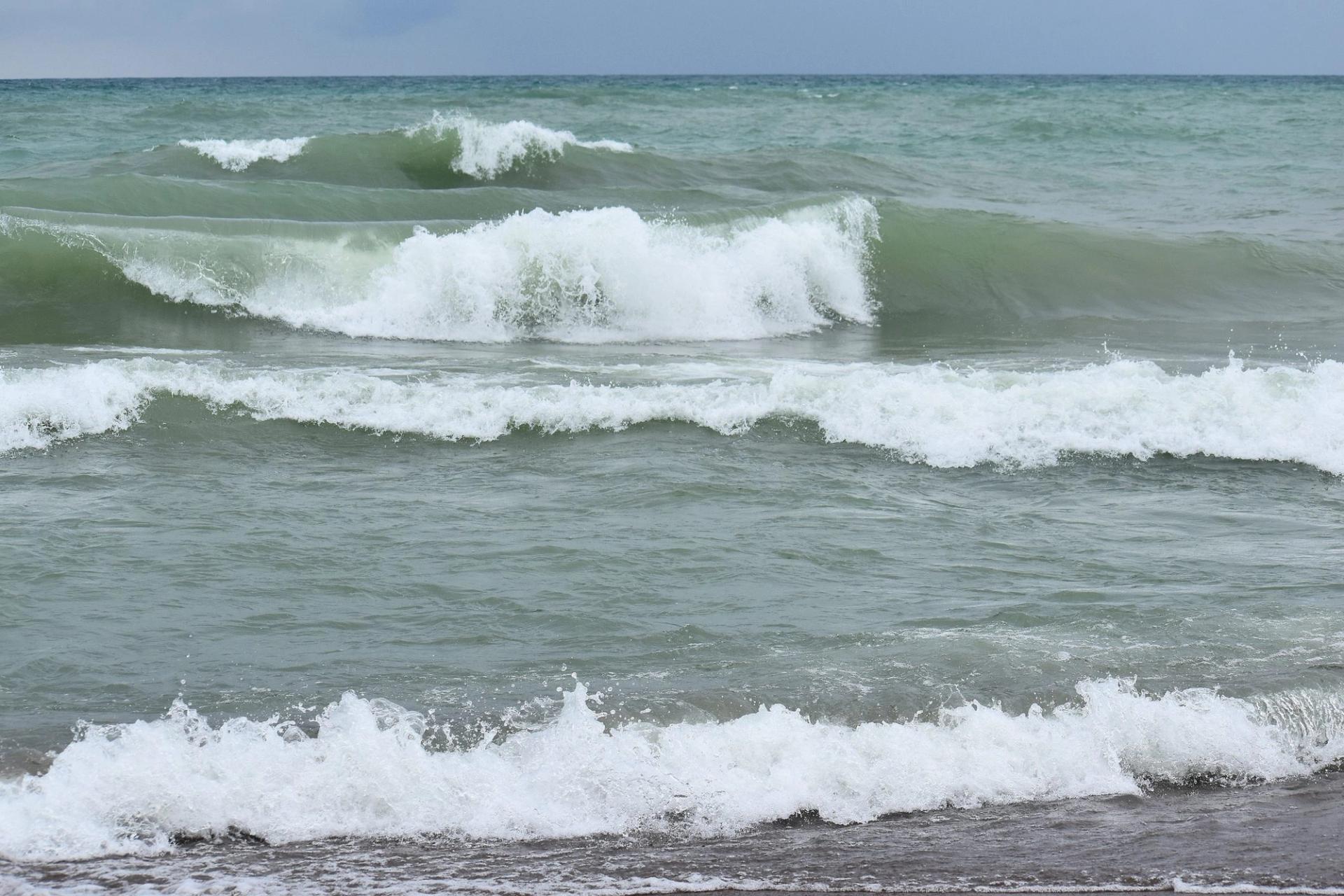 The Dangers of Great Lakes Waves and Rip Currents