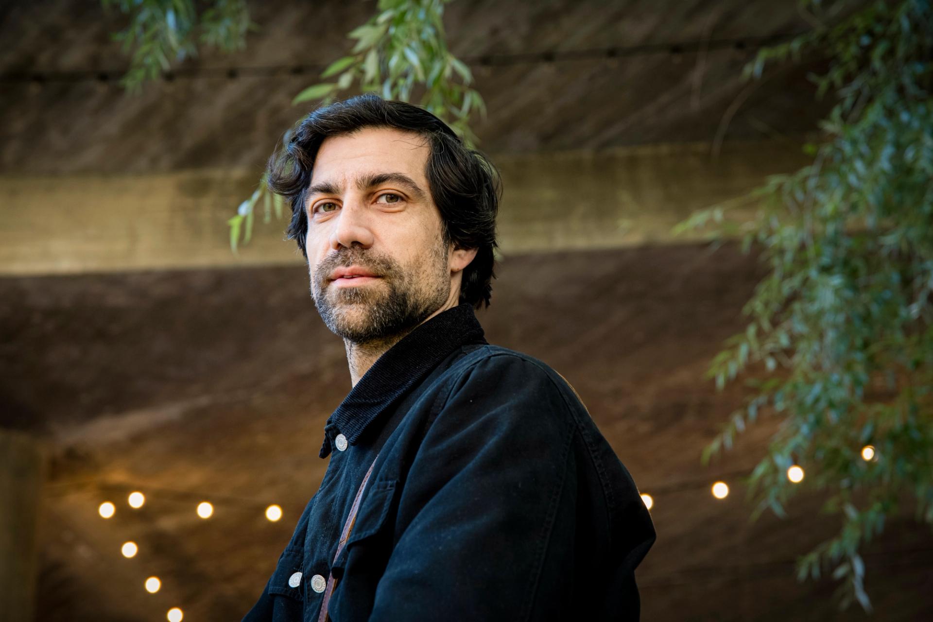 Zeshan Shakar: – Det universelle ligger i det personlige | ARK Bokhandel