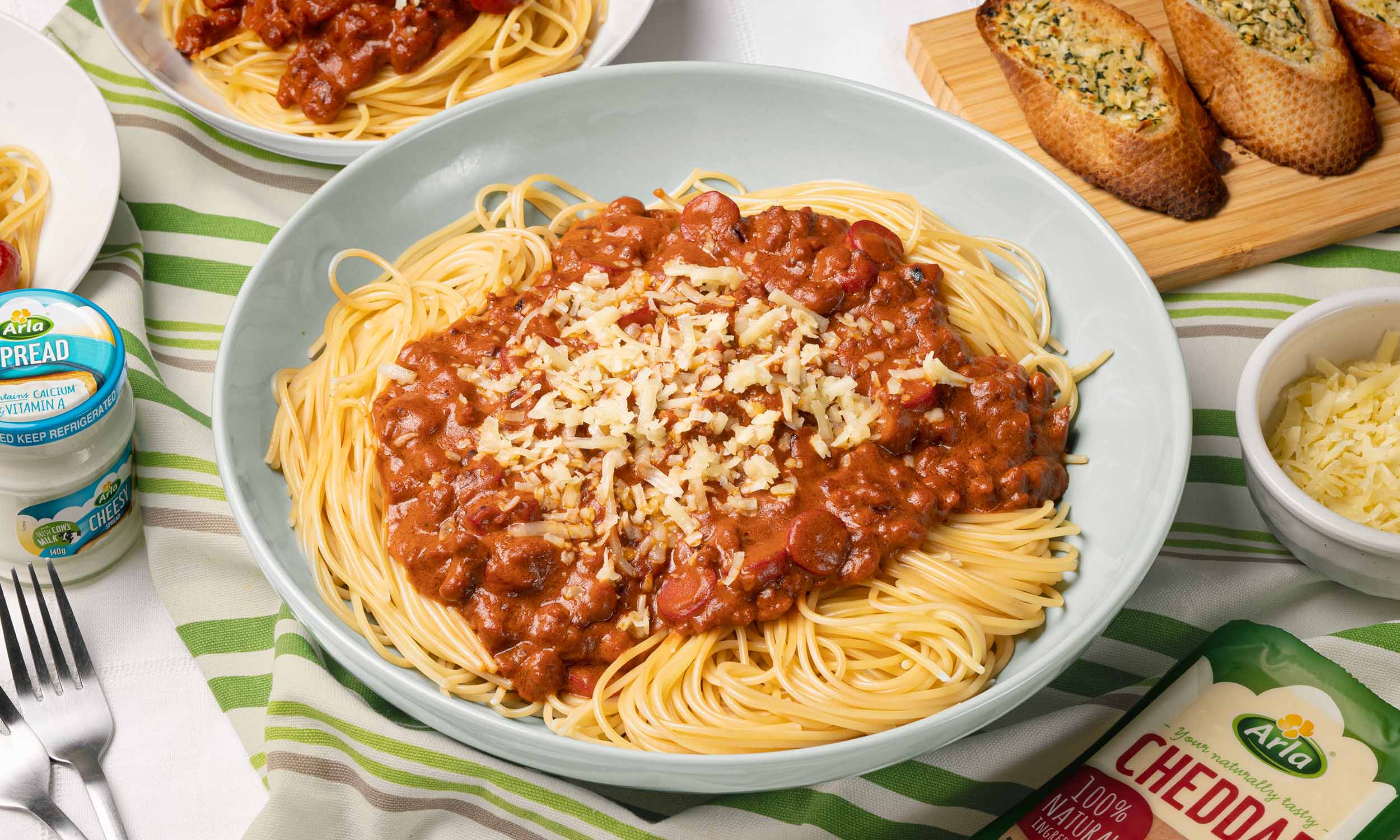 Cheesy Pinoy Spaghetti with Longganisa Recipe | Pepper.ph